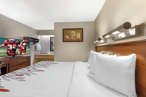 Quarto Standard, 1 cama king-size, não fumadores | Cofre no quarto, secretária, cortinas/cortinados opacos 