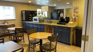 Pequeno-almoço self-service diário incluído