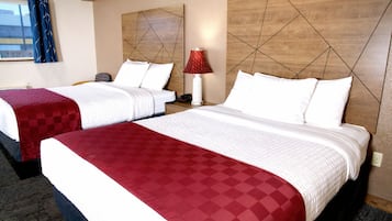 Secretária, cortinas/cortinados opacos, ferro/tábua de engomar