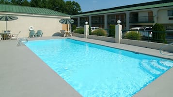 Piscina exterior sazonal