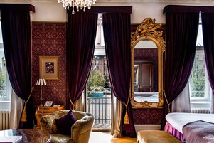 Quarto Duplo Executivo, Vista para a cidade | Com decoração personalizada, com mobília individualizada 