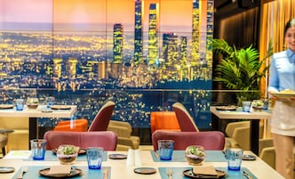 2 bares/lounges, bar ao lado da piscina