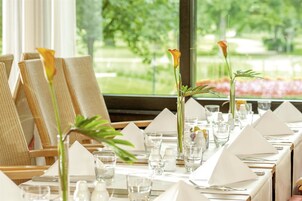 Pequenos-almoços servidos, cozinha regional, com vista para o jardim 