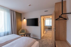 Suíte júnior, 1 cama King e sofá-cama | 1 quarto, roupas de cama antialérgicas, cofres nos quartos, escrivaninha