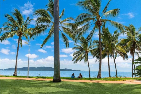 Waters Edge The Strand - Townsville
