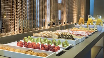 Pequeno-almoço tipo buffet diário (20.9 EUR por pessoa)