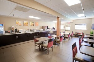 Café da manhã com buffet grátis todos os dias