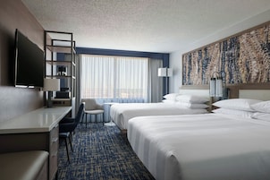 Roupas de cama premium, escrivaninha, ferros/tábuas de passar roupa