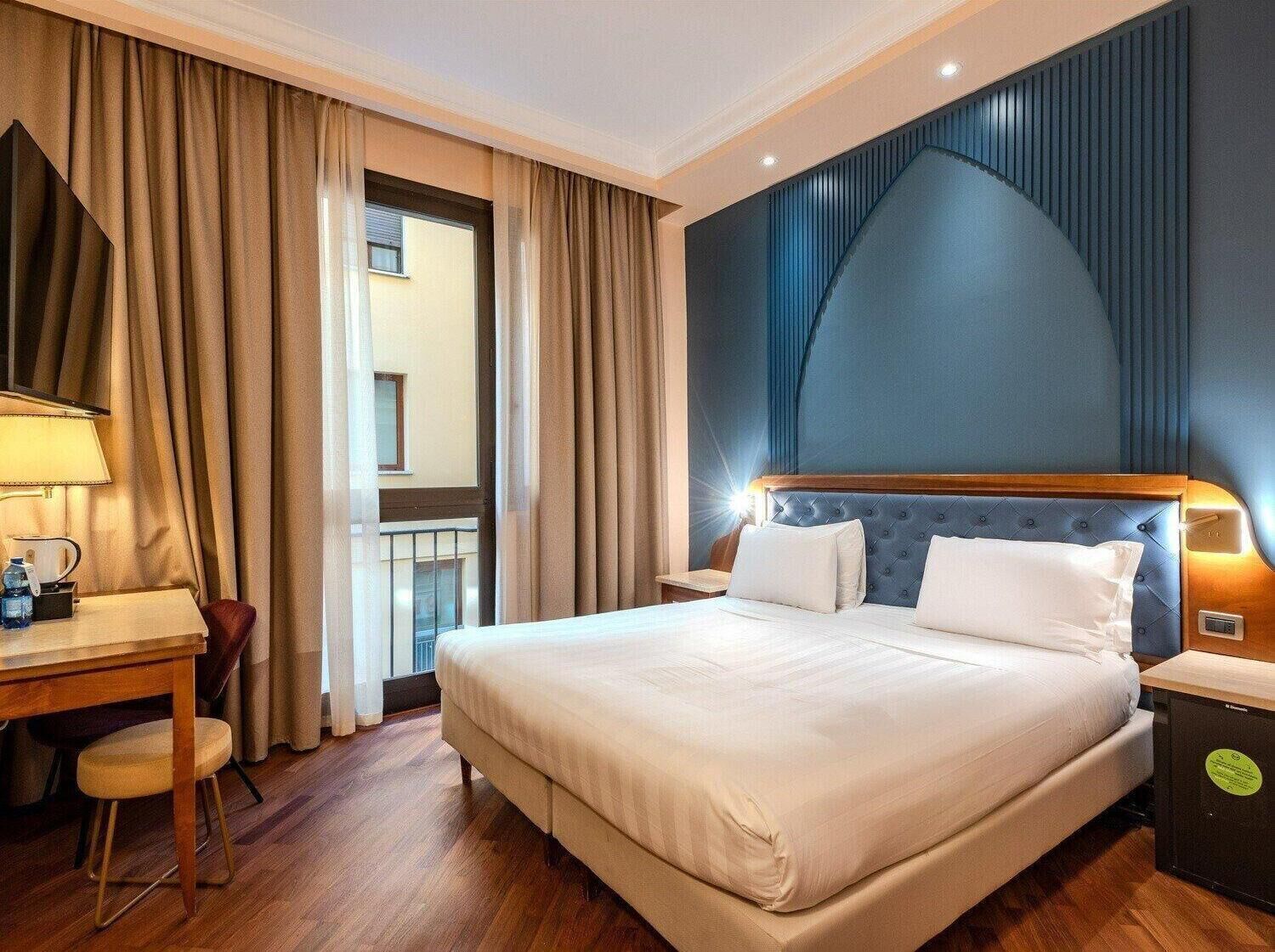 Quarto Twin, Vista para a cidade | Roupa hipoalergénica, minibar, cofre no quarto, secretária 