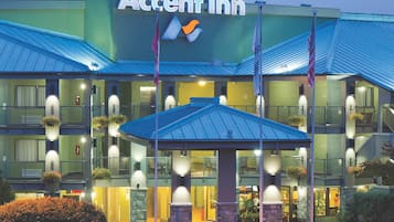 Fachada do alojamento (tarde/noite)