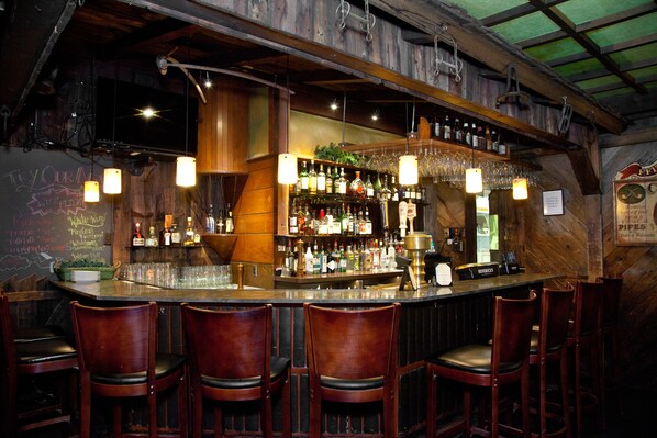 2 bares/lounges 