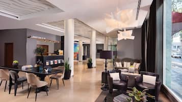 2 bares/lounges, este bar de cocktails