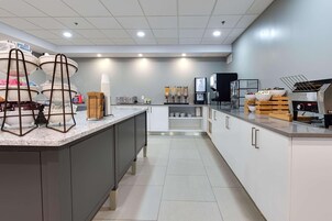 Pequeno-almoço self-service diário incluído 