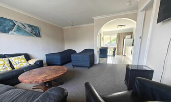 Suíte standard, 2 quartos, para não fumantes, banheiro compartilhado (Unit) | Roupas de cama premium, individualmente decorados