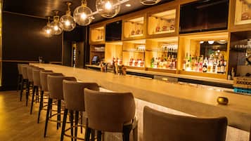 2 bares/lounges, saguão/lounge