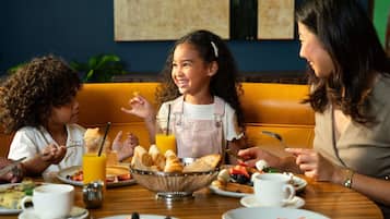 Pequeno-almoço preparado no momento diário mediante uma taxa