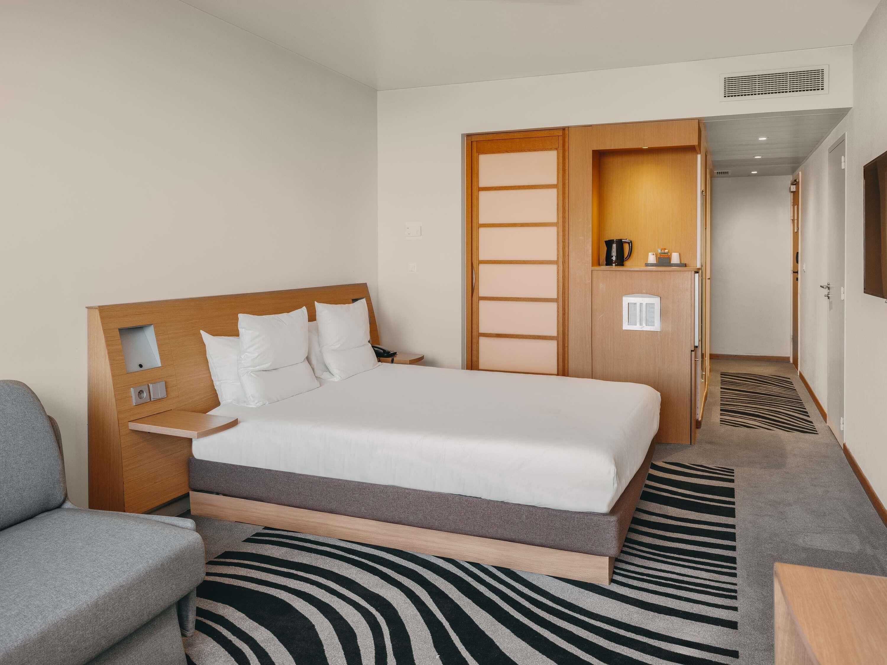 Quarto Superior, 1 cama queen-size e sofá-cama | Roupa de alta qualidade, camas de colchão pillowtop, minibar 