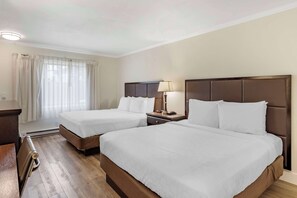 Quarto Standard, 2 camas queen-size, não fumadores, frigorífico | Cofre com capacidade para portátil, secretária 