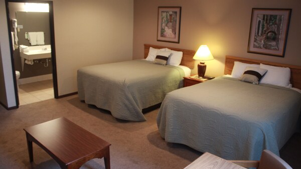 Shawano Four Seasons Hotel - Gresham, WI