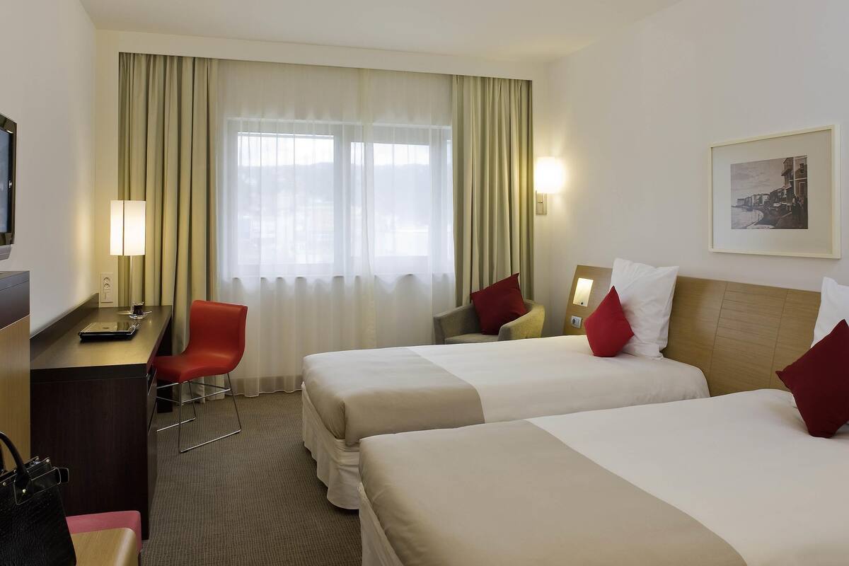 Quarto Superior, 2 camas individuais | Minibar, cofre no quarto, secretária 