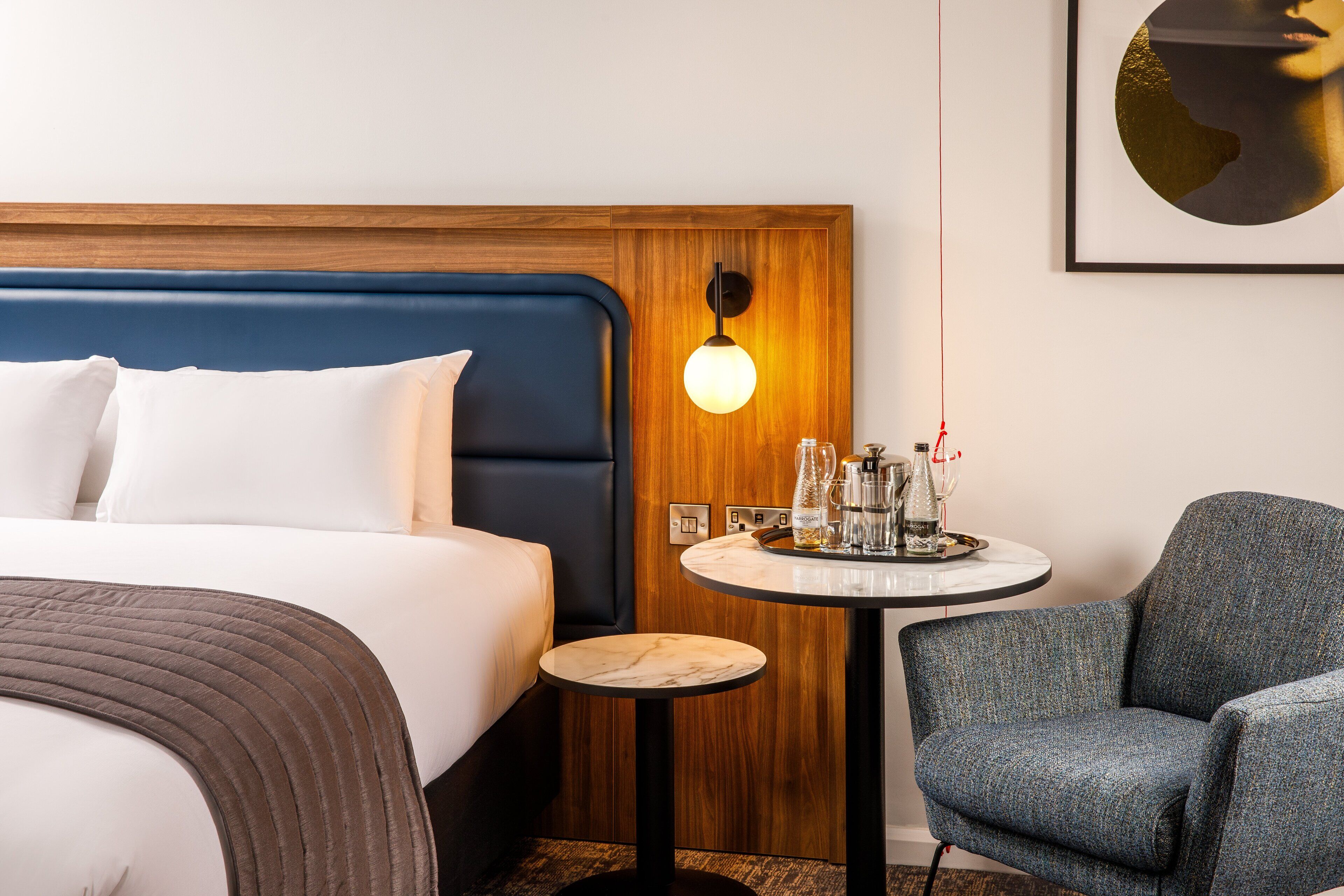 Cofres nos quartos, escrivaninha, espaço de trabalho para notebook