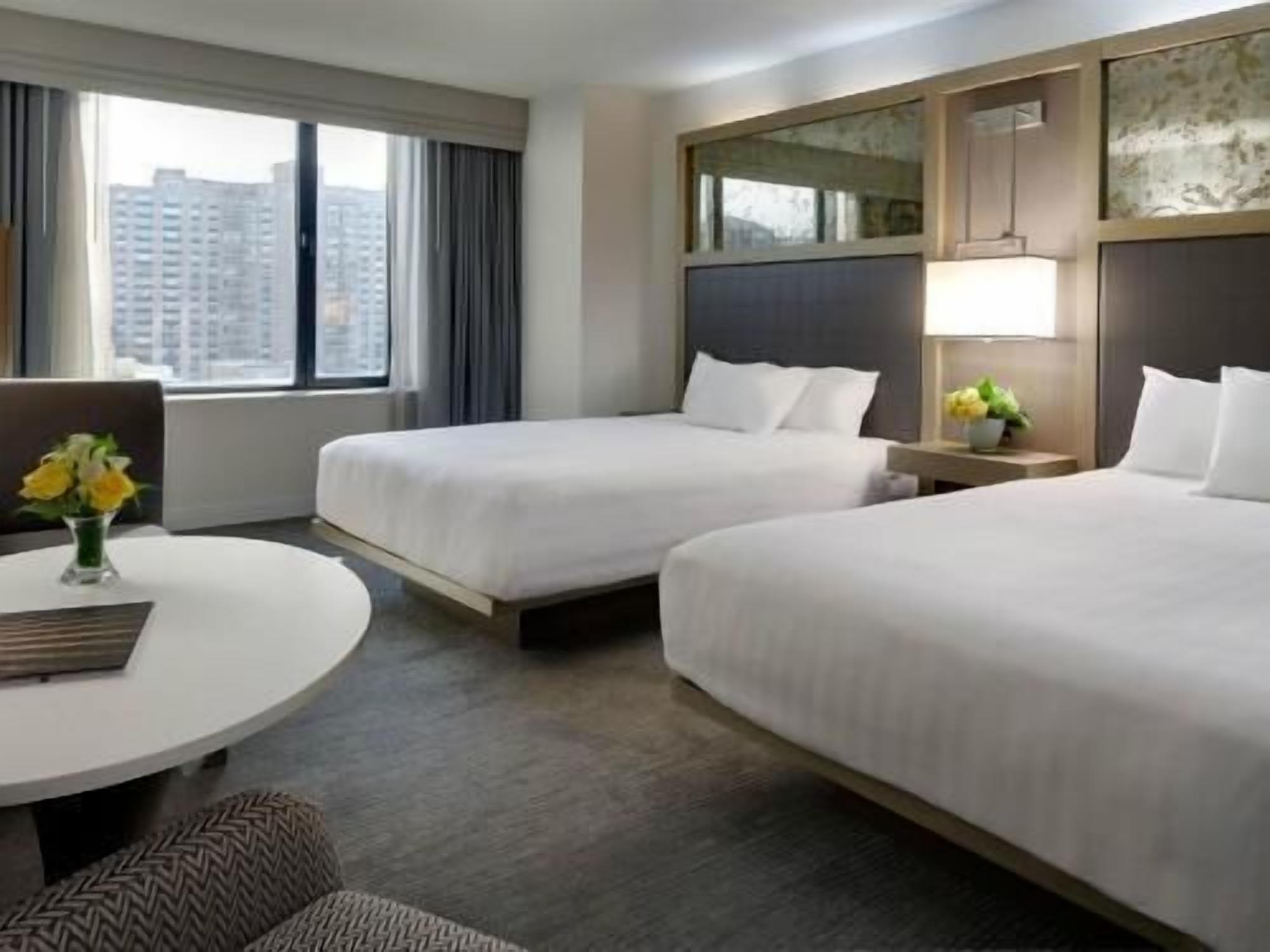 Roupas de cama premium, edredons de pluma, cofres nos quartos