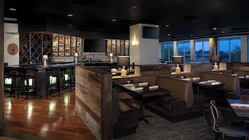 3 bares/lounges