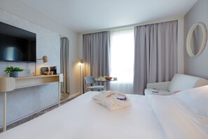 Quarto Executivo, 1 cama de casal e sofá-cama | Secretária, cortinas/cortinados opacos, quartos insonorizados 