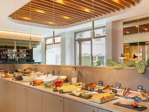 Pequeno-almoço completo diário (17.50 EUR por pessoa) 