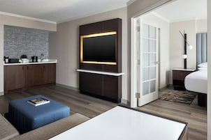 1 quarto, roupas de cama antialérgicas, escrivaninha, cortinas blackout