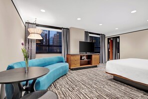 Suite, 1 quarto, Vista para a cidade | Roupa de alta qualidade, camas de colchão pillowtop, secretária 