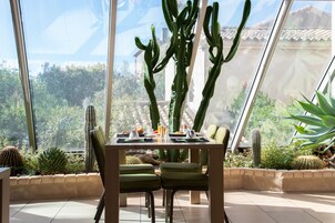 Pequeno-almoço continental diário (19 EUR por pessoa) 