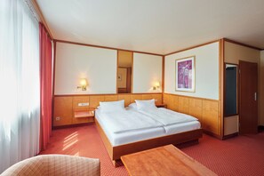 Quarto Comfort, 1 cama king-size (Larger Room) | Roupa hipoalergénica, cofre no quarto, secretária 