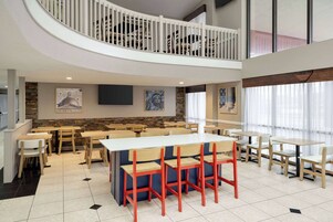 Café da manhã continental grátis todos os dias