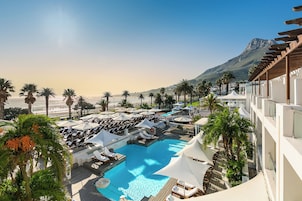 4 piscinas exteriores, toldos gratuitos, espreguiçadeiras