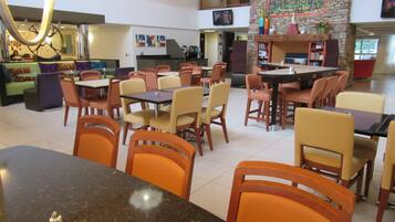 Pequeno-almoço tipo buffet diário incluído