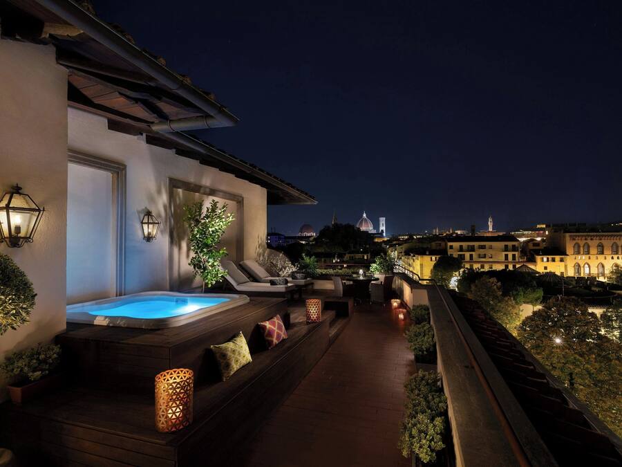 Suíte com design assinado, 1 quarto, terraço (Balcony) | Roupas de cama premium, frigobar, cofres nos quartos, escrivaninha