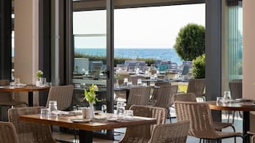 3 restaurantes, café da manhã, culinária italiana