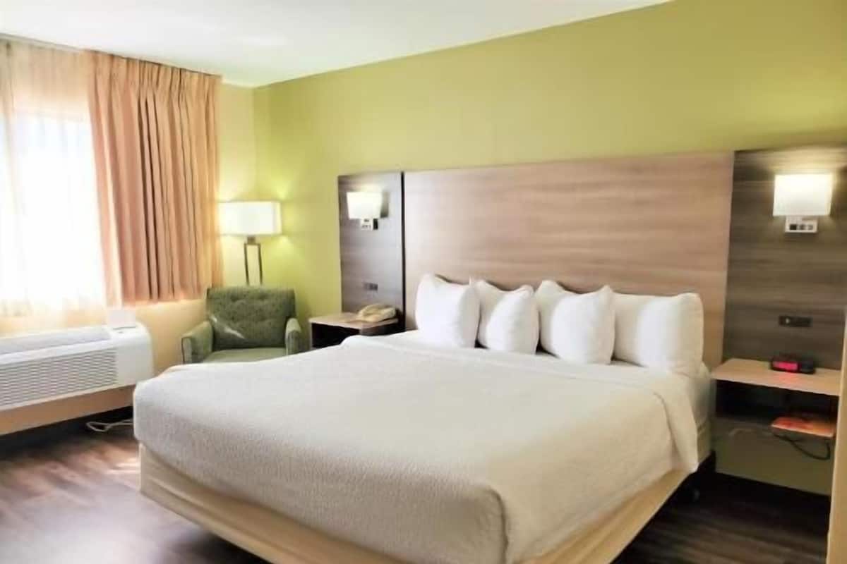 Roupas de cama premium, escrivaninha, ferros/tábuas de passar roupa
