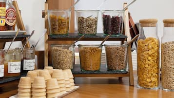 Pequeno-almoço tipo buffet diário (12.90 EUR por pessoa)