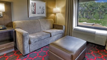 Quarto, 1 cama King | Roupas de cama premium, camas com colchões pillow-top, Wi-Fi de cortesia
