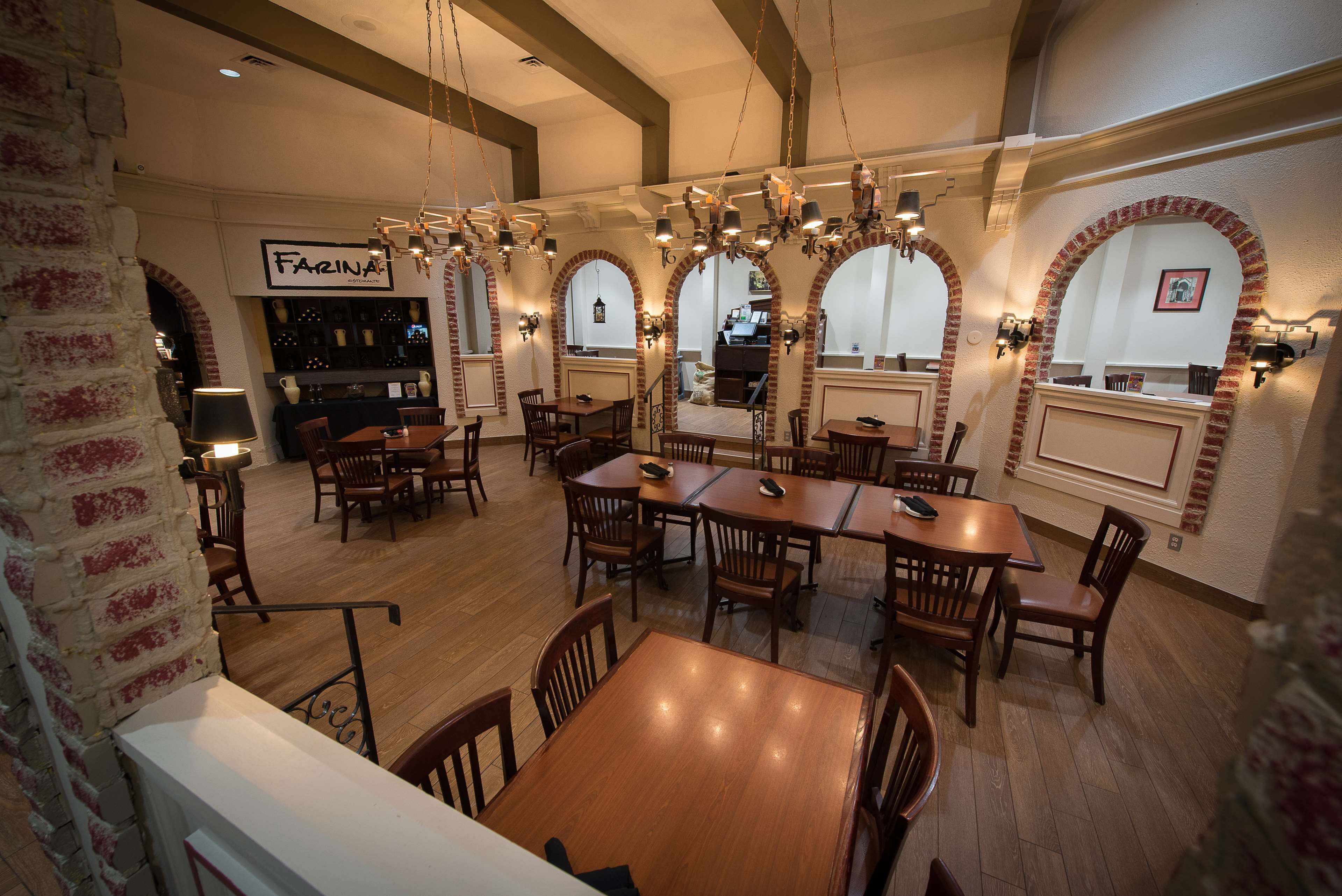 Pequeno-almoço completo diário (12.00 CAD por pessoa) 