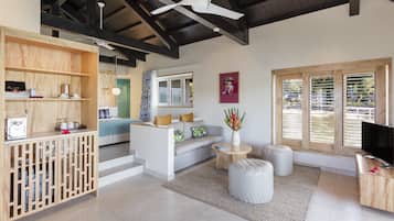 Quarto, 1 cama king-size, vista para a lagoa (Overwater Villas) | 1 quarto, roupa de alta qualidade, minibar com produtos grátis