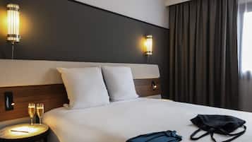 Quarto Clássico, 1 cama queen-size | Minibar, cofre no quarto, secretária, cortinas/cortinados opacos