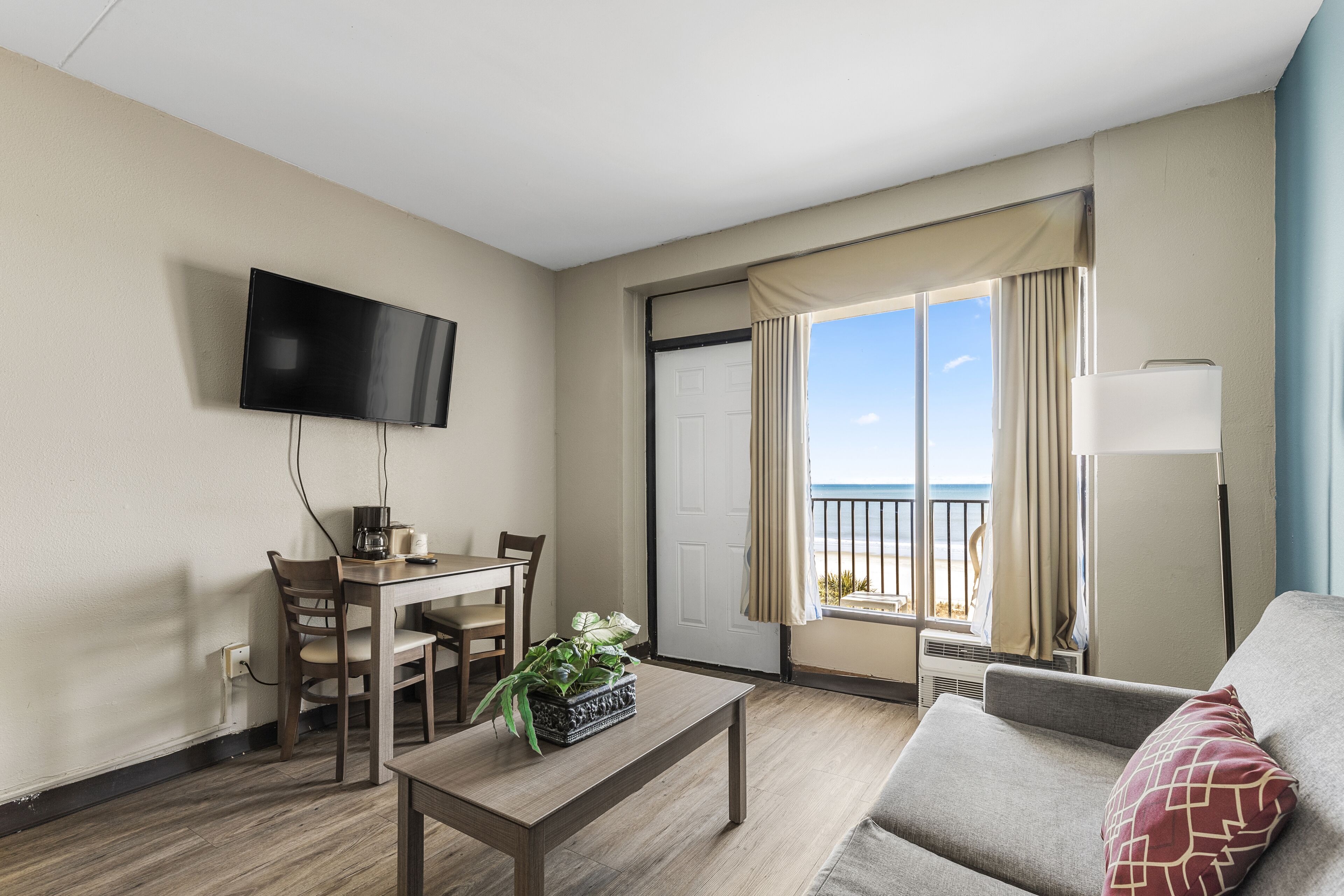 Ocean Crest Inn and Suites Reviews, Deals & Photos 2024 - Expedia