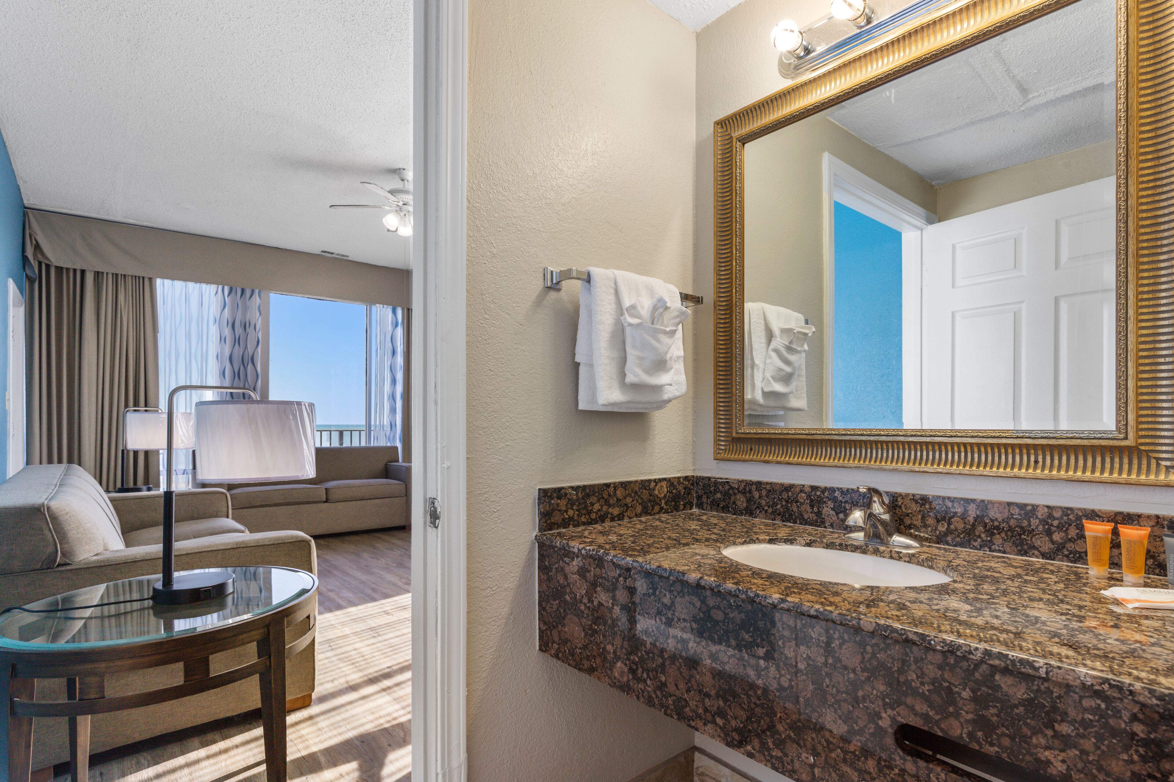 Ocean Crest Inn and Suites Reviews, Deals & Photos 2024 - Expedia