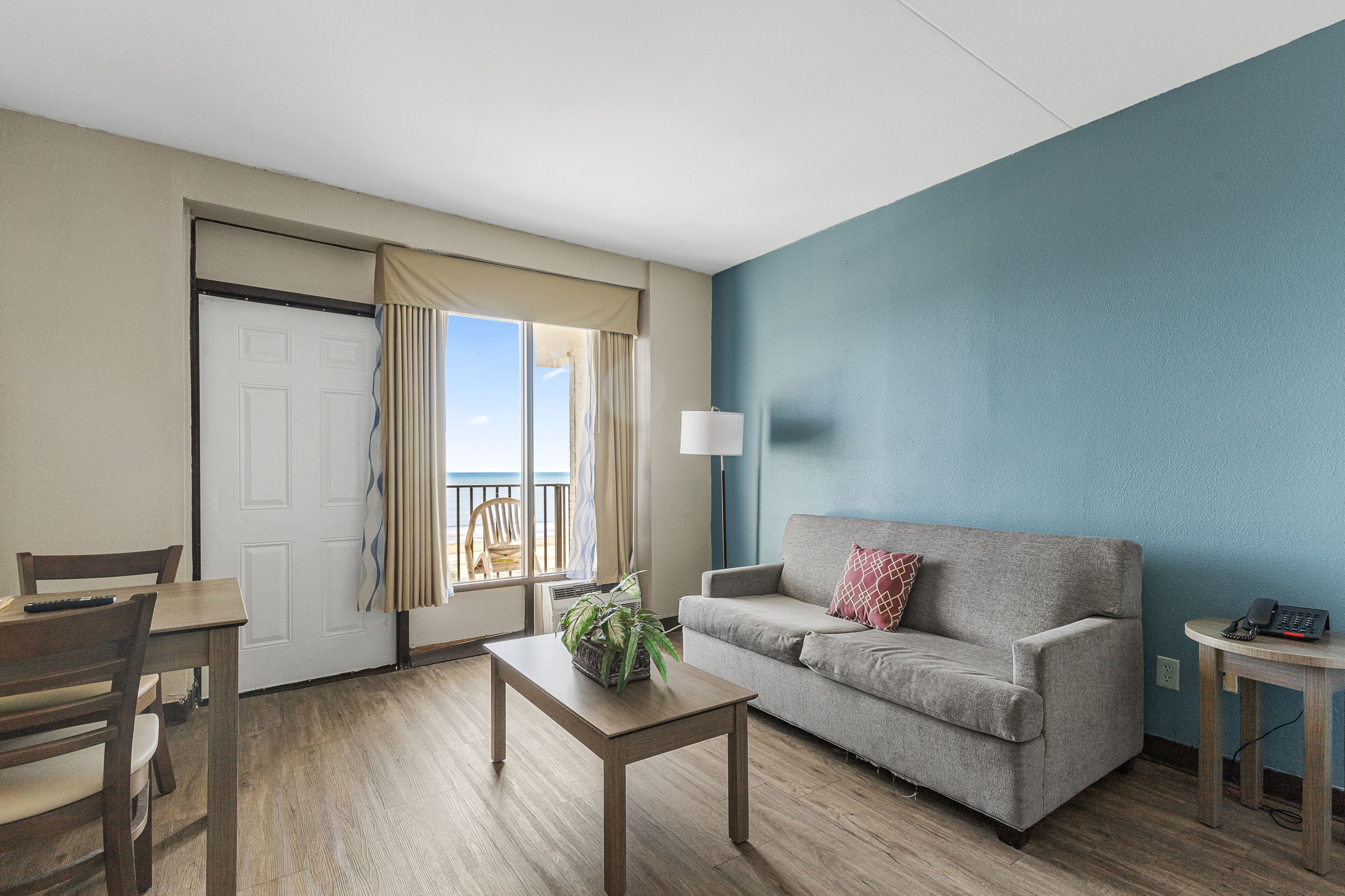 Ocean Crest Inn and Suites Reviews, Deals & Photos 2024 - Expedia