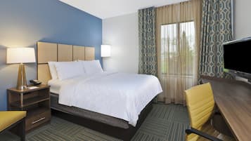 1 quarto, escrivaninha, cortinas blackout, quartos à prova de som