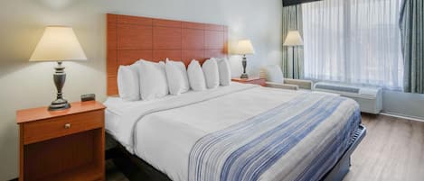Quarto Standard, 1 cama king-size, não fumadores, micro-ondas | 1 quarto, roupa de alta qualidade, cofre no quarto