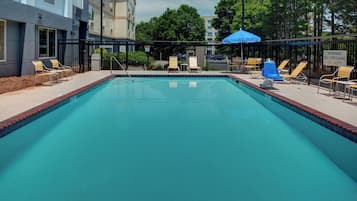 Piscina exterior sazonal